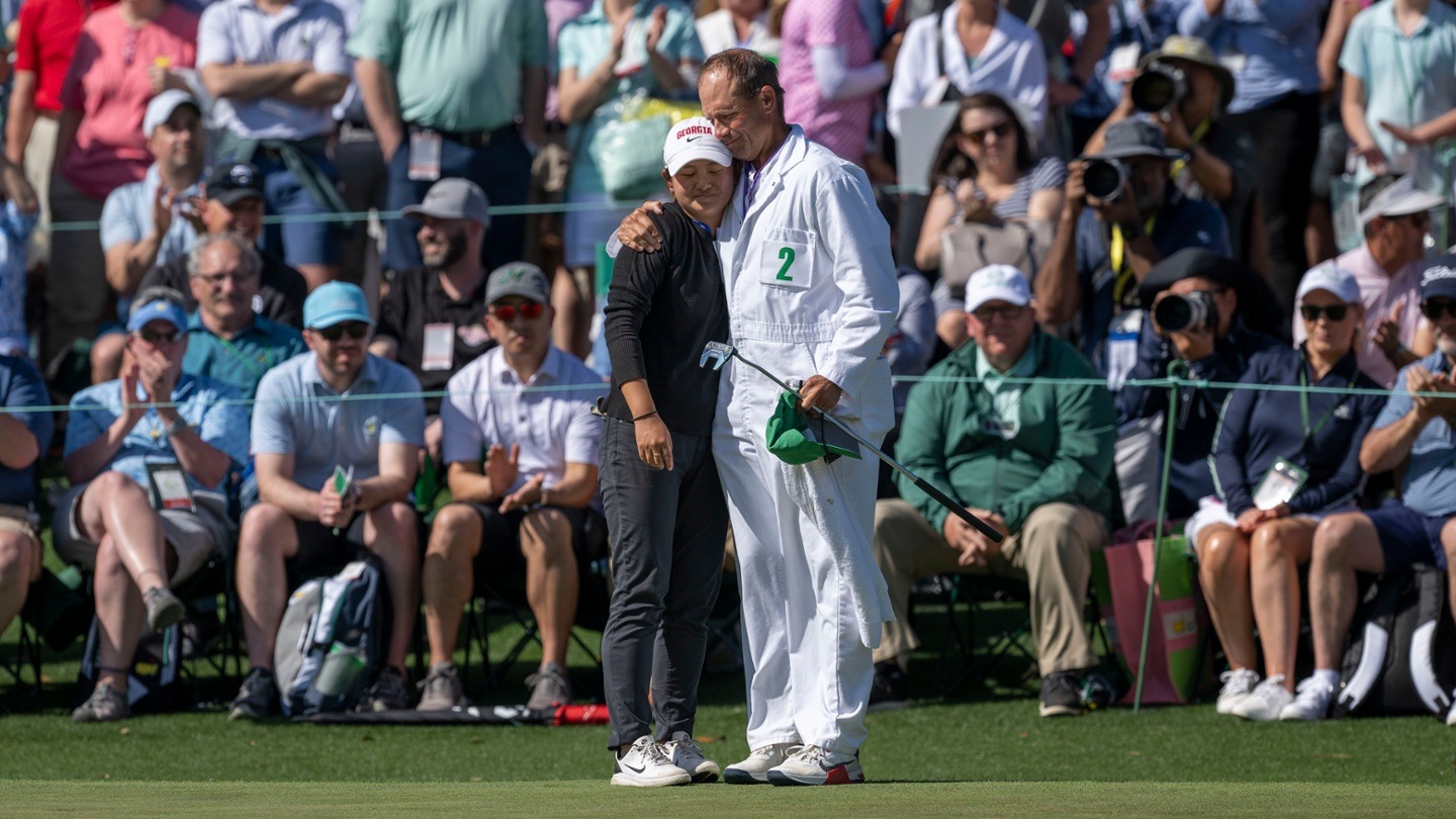 Jenny Bae and her caddie Josh Brewer on hole No. 18 during the final ...